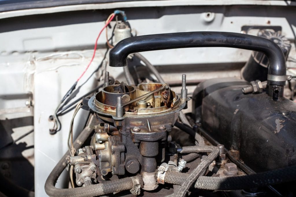 Where to Hook Up Vacuum Advance: A Simple Guide for Car Enthusiasts